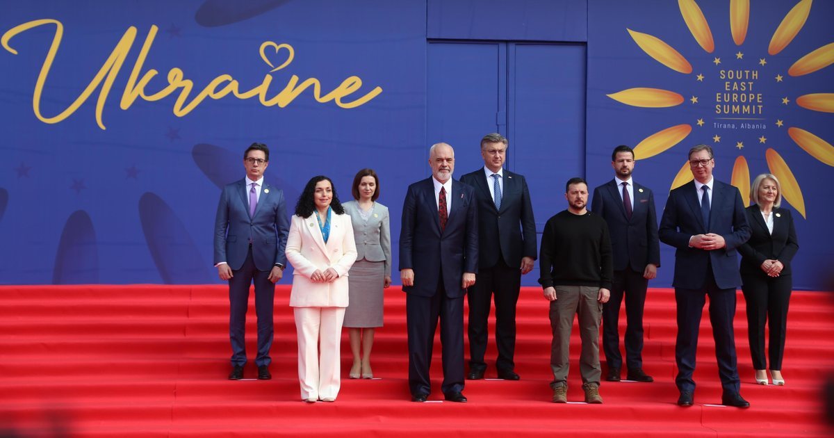 “Jemi sllavë, si Ukraina që nuk njeh Kosovën”. Vuçiç nga Tirana: Hoqa ... “Jemi sllavë, si Ukraina që nuk njeh Kosovën”. Vuçiç nga Tirana: Hoqa ...